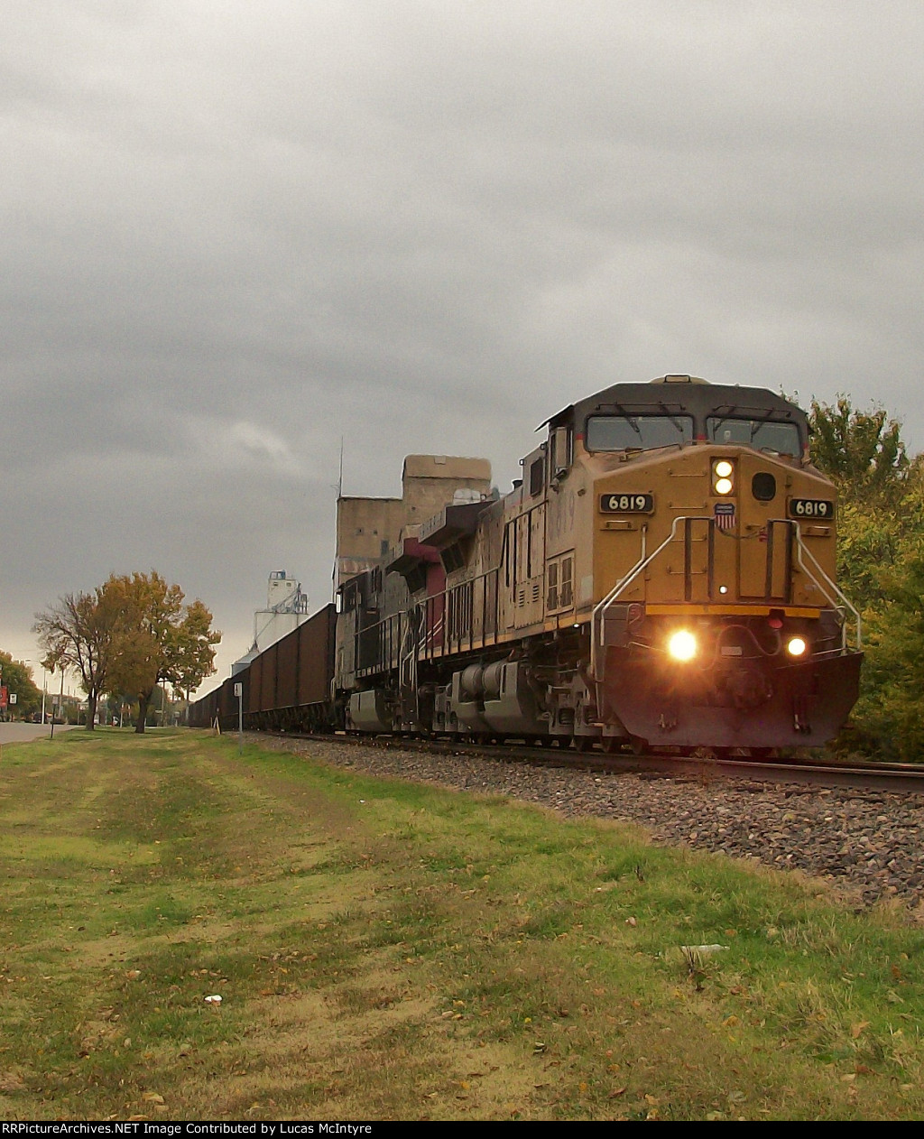 UP 6819 westbound UP empty coal train